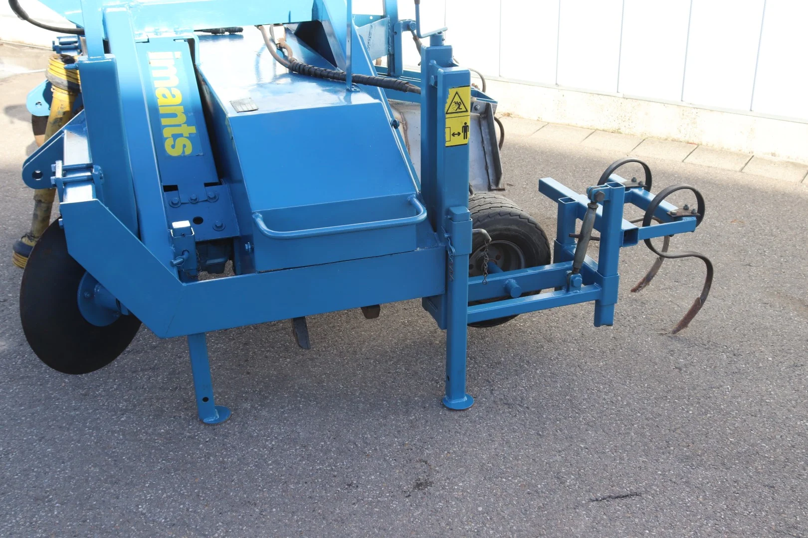 Imants IRF-III hillformer for asparagus • Duijndam Machines