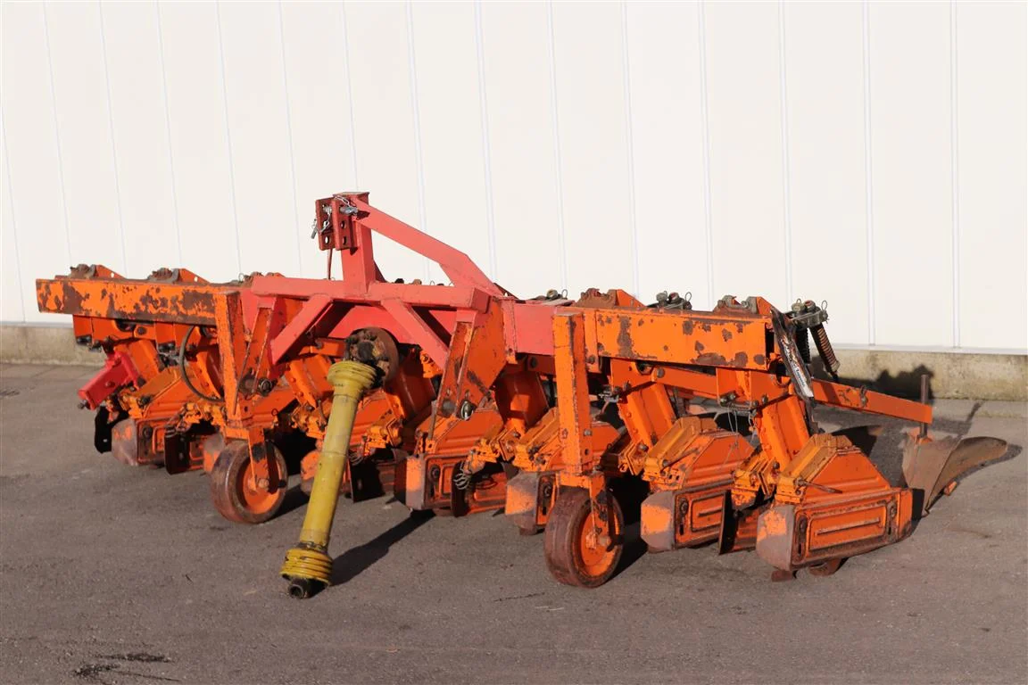 Maschio Inter row cultivator with 7 elements • Duijndam Machines
