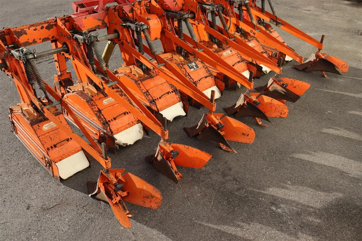 Maschio Inter row cultivator with 7 elements • Duijndam Machines