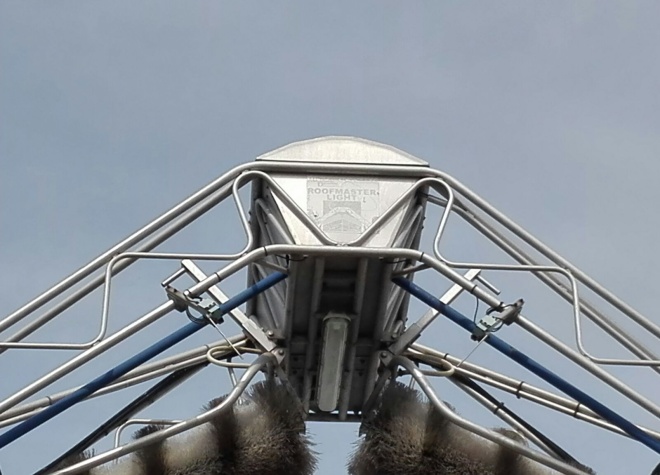 Roofmaster Light greenhouse roof washing machine • Duijndam Machines