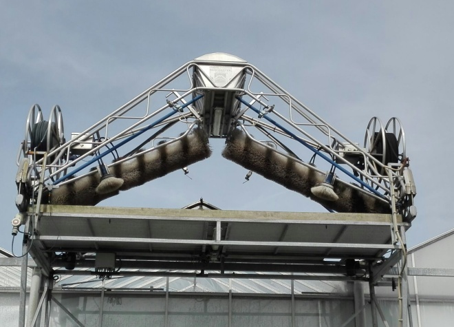 Roofmaster Light greenhouse roof washing machine • Duijndam Machines