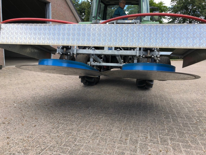 Roopack Spimaro harvester with two rotating discs of spinach and baby ...