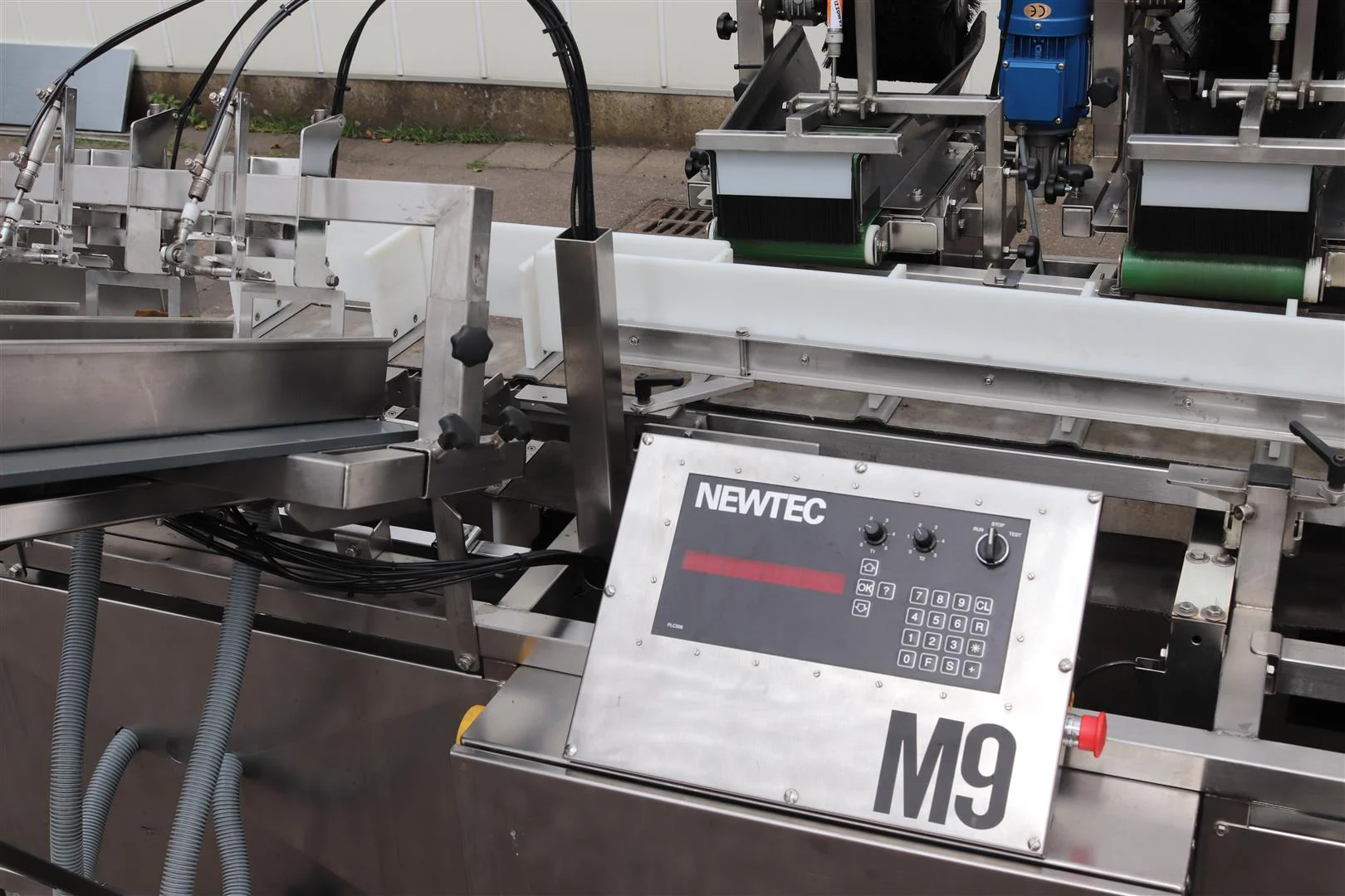 Newtec NBM61A punnet filling machine • Duijndam Machines