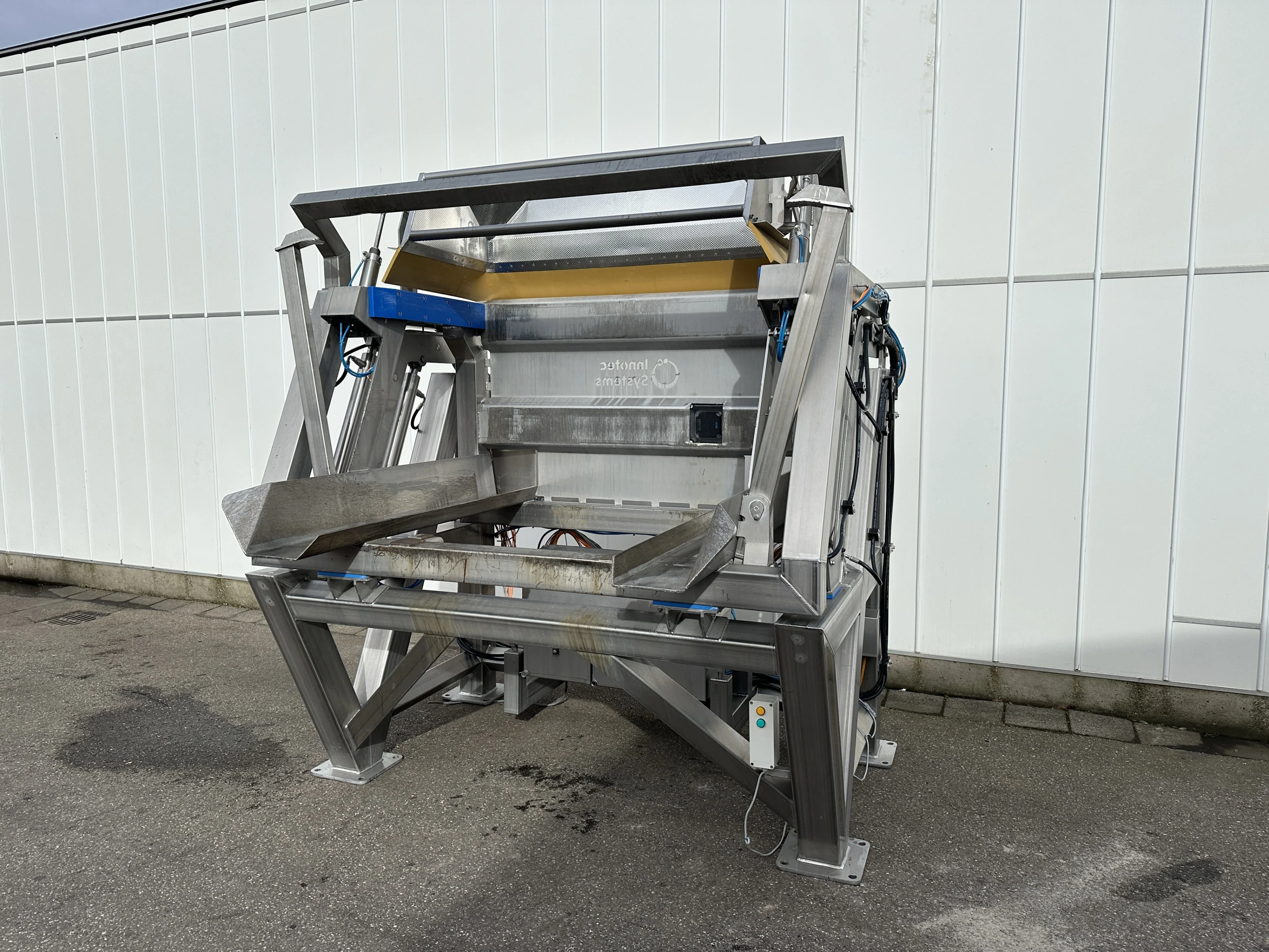 Innotec Systems volteador de cajas Acero inoxidable • Duijndam Machines