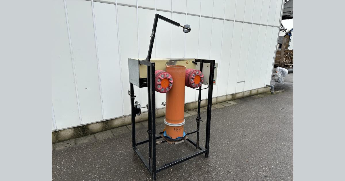 Intermas netloader for pipes punnet netting machine • Duijndam Machines