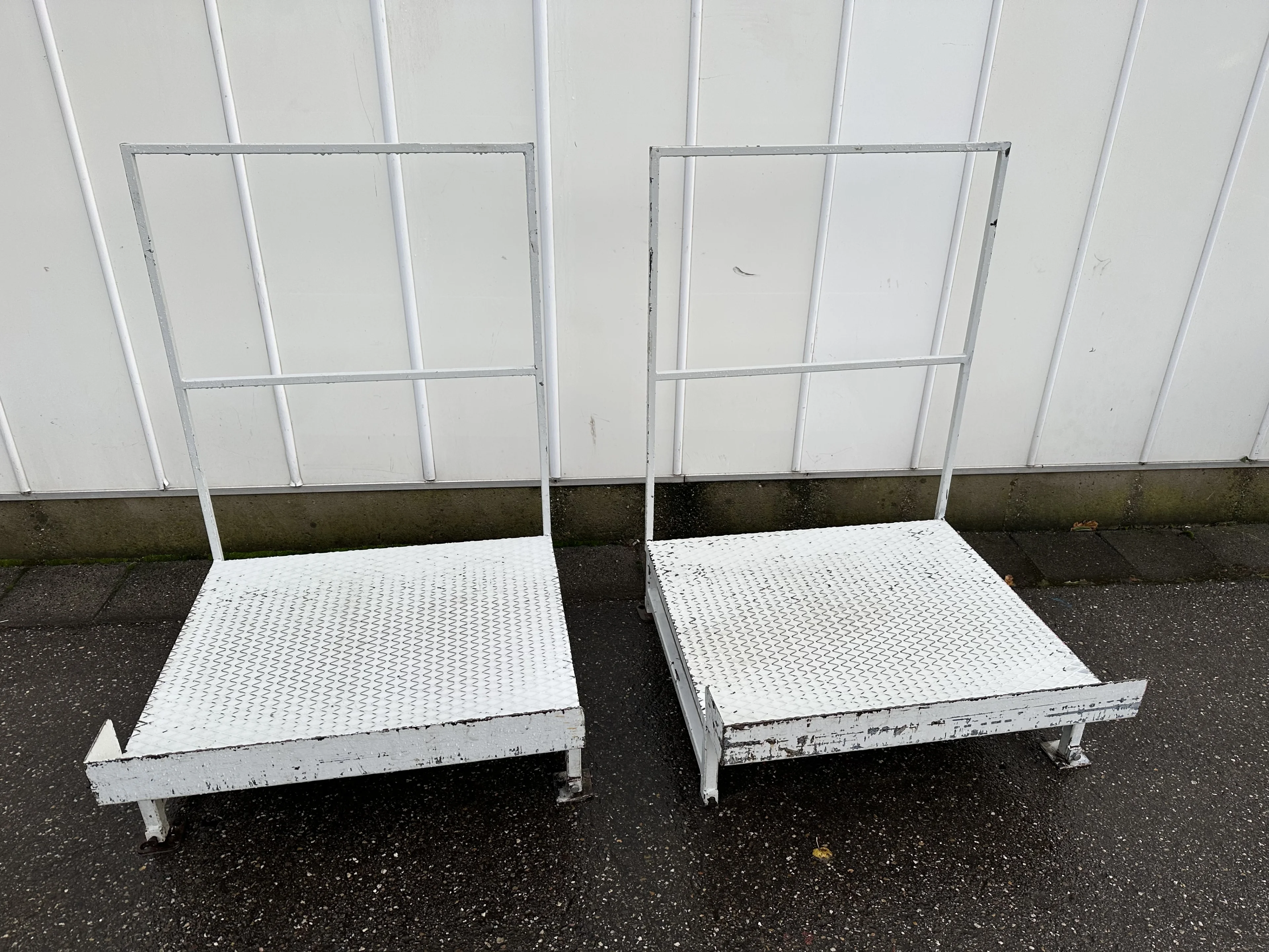 Iron Platform step for standing on • Duijndam Machines