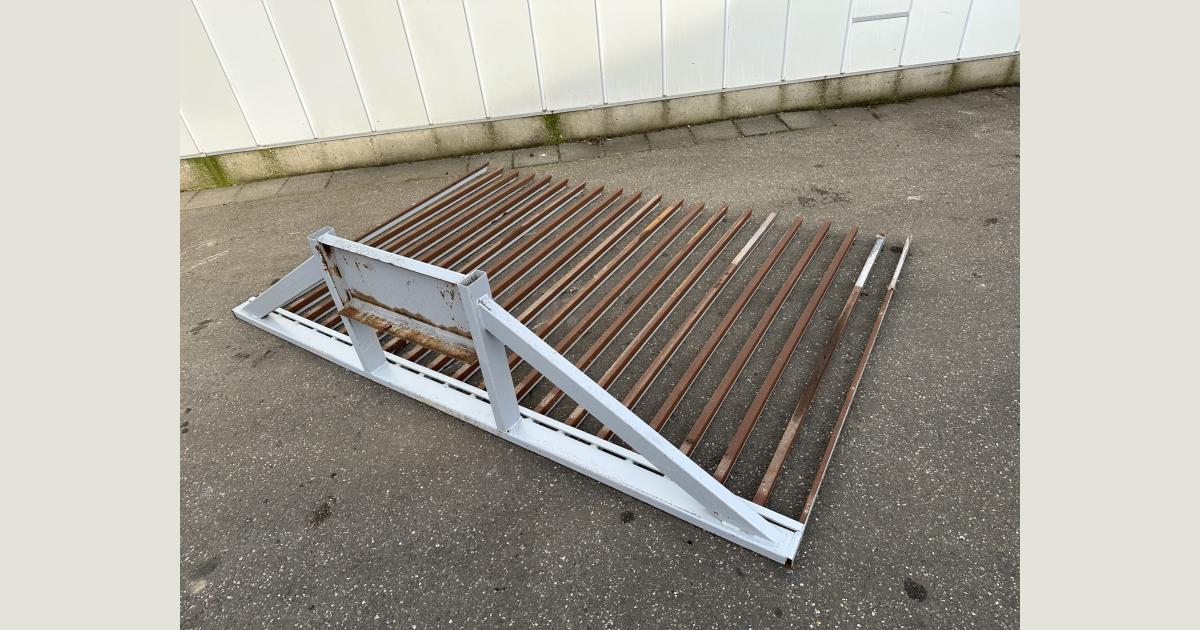 Transport and spacing fork • Duijndam Machines