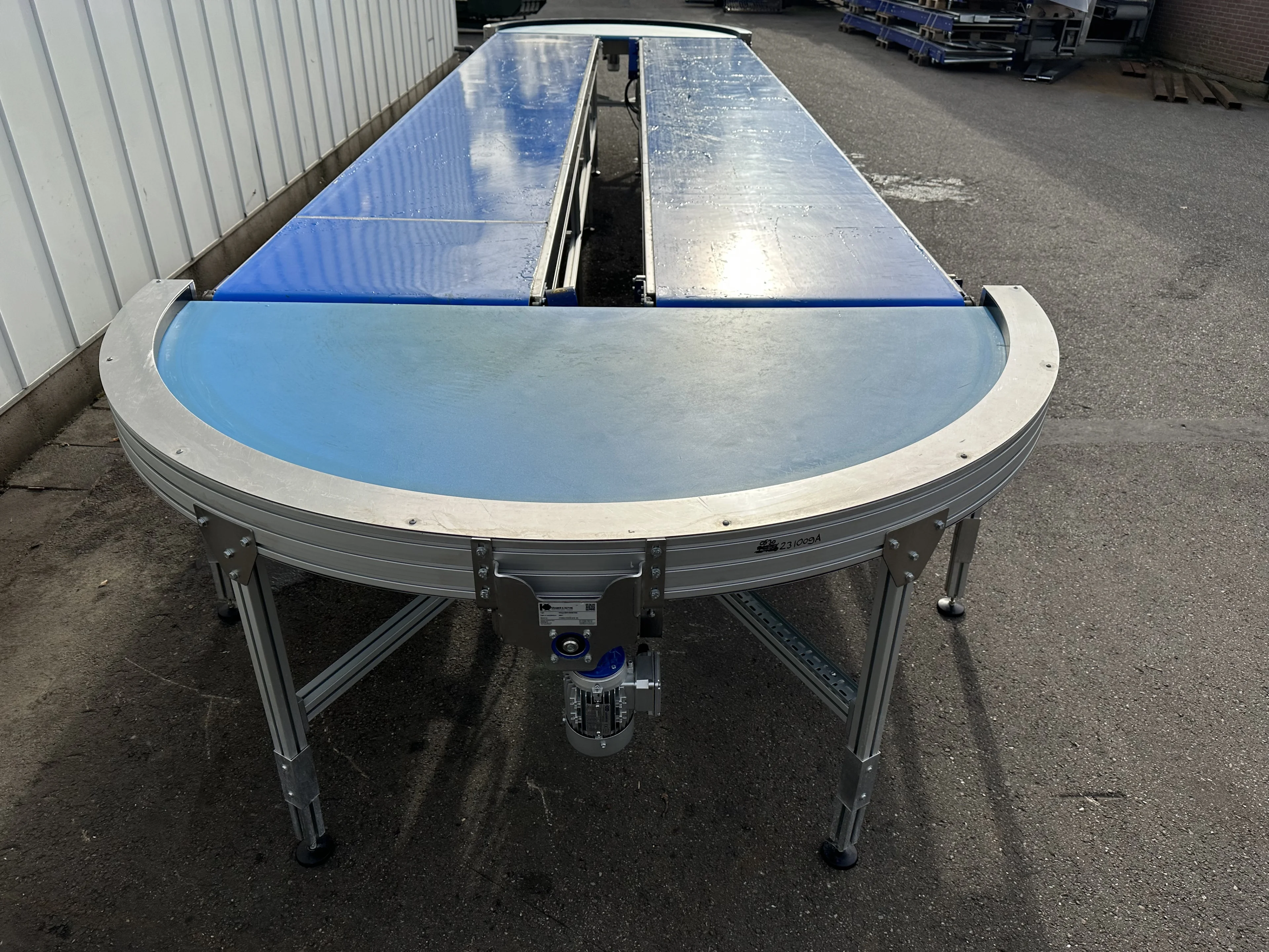 Jamafa carousel round conveyor for flowers • Duijndam Machines