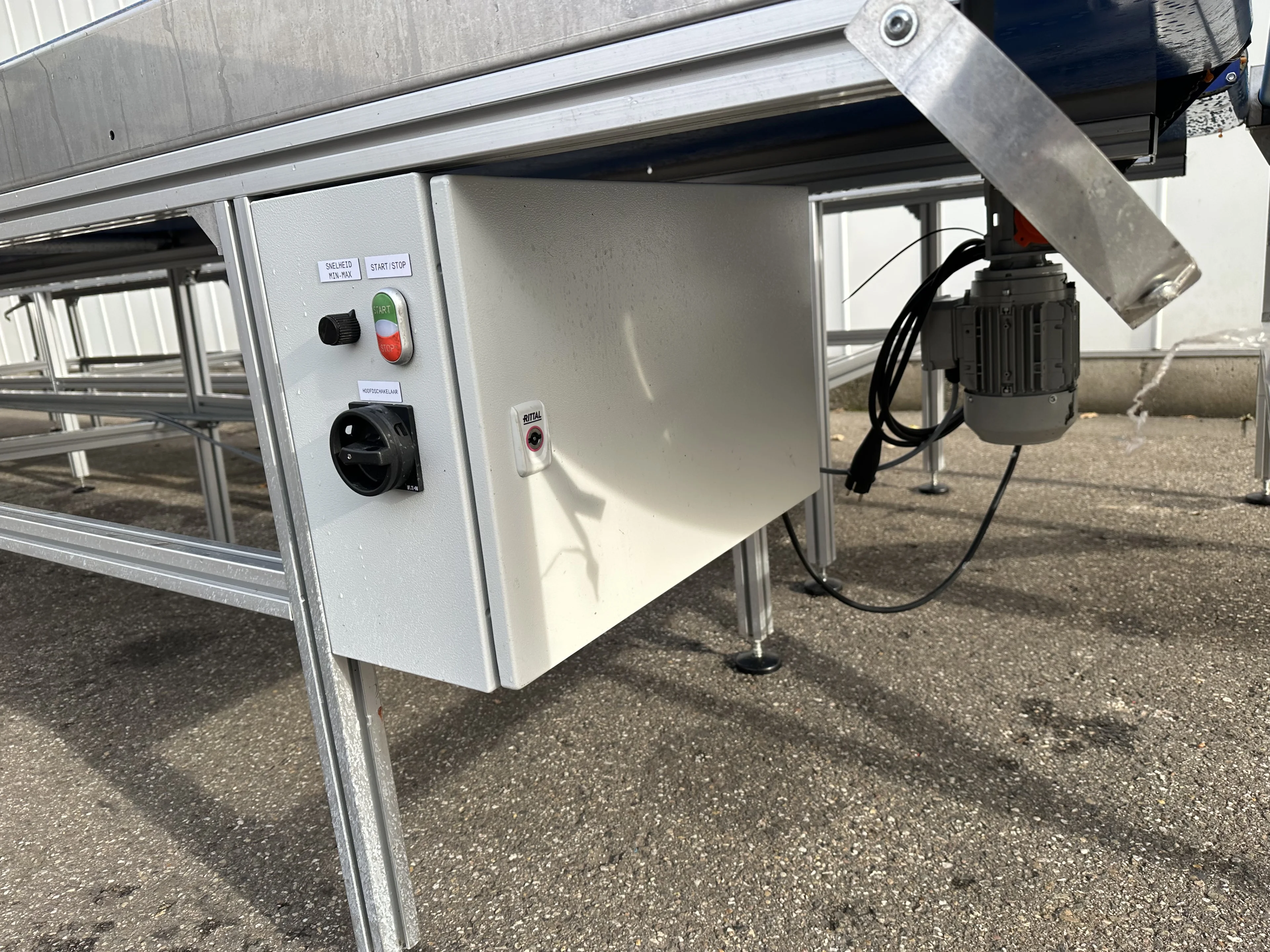 Jamafa carousel round conveyor for flowers • Duijndam Machines