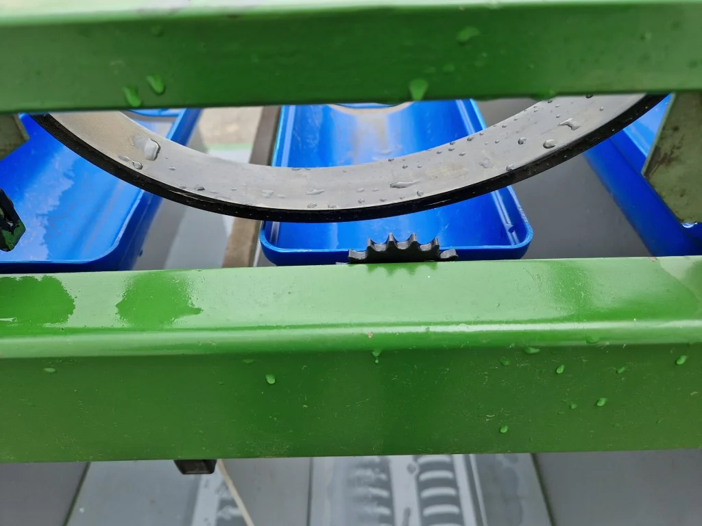 Jamafa rose length sorting machine with 10 stations • Duijndam Machines