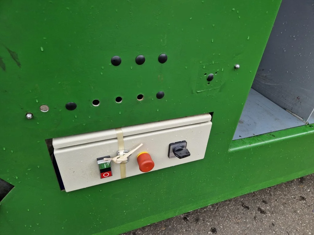 Jamafa rose length sorting machine with 10 stations • Duijndam Machines