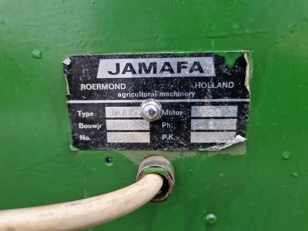 Jamafa rose length sorting machine with 10 stations • Duijndam Machines