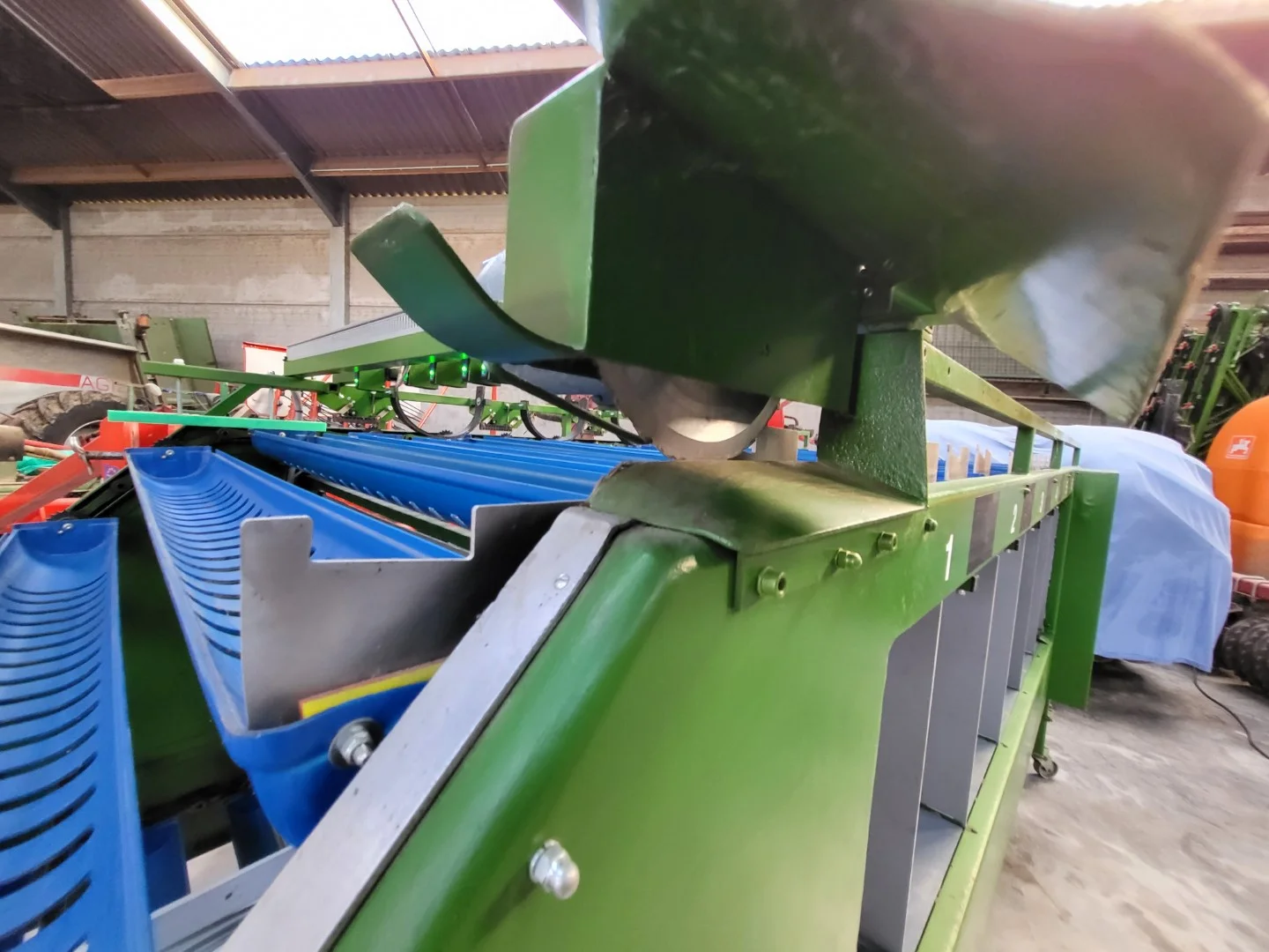 Jamafa rose length sorting machine with 6 stations and cutter ...