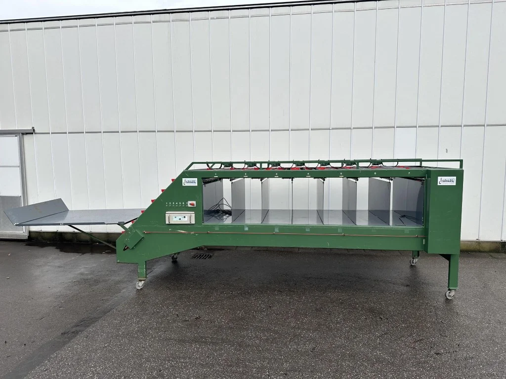 Jamafa length grading machine with 7 sortings • Duijndam Machines