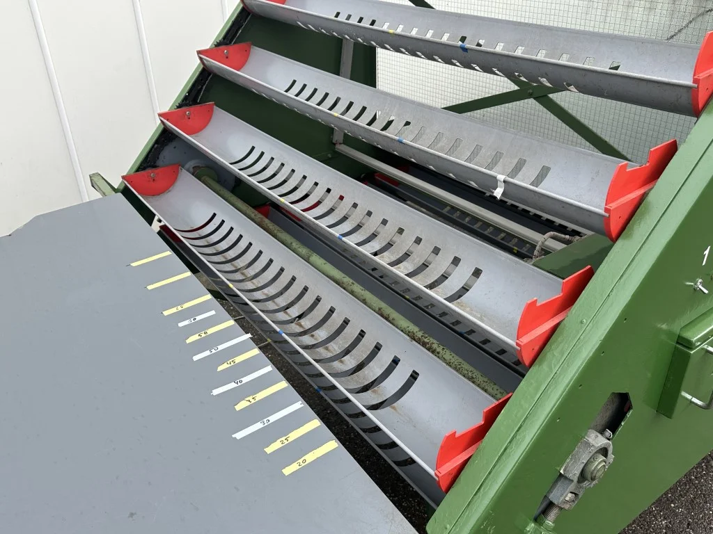 Jamafa rosegrader with 7 sortings and cutter • Duijndam Machines