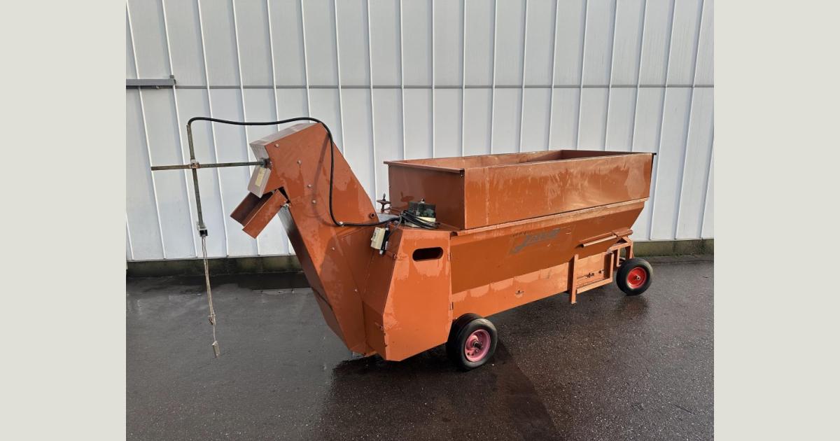 Javo big filler mobile soil storage bin • Duijndam Machines