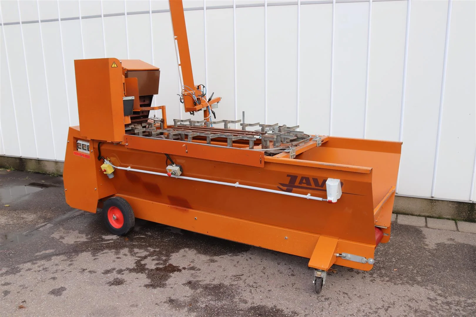 Javo Standaard potting machine with pneumatic pot dispenser and ...