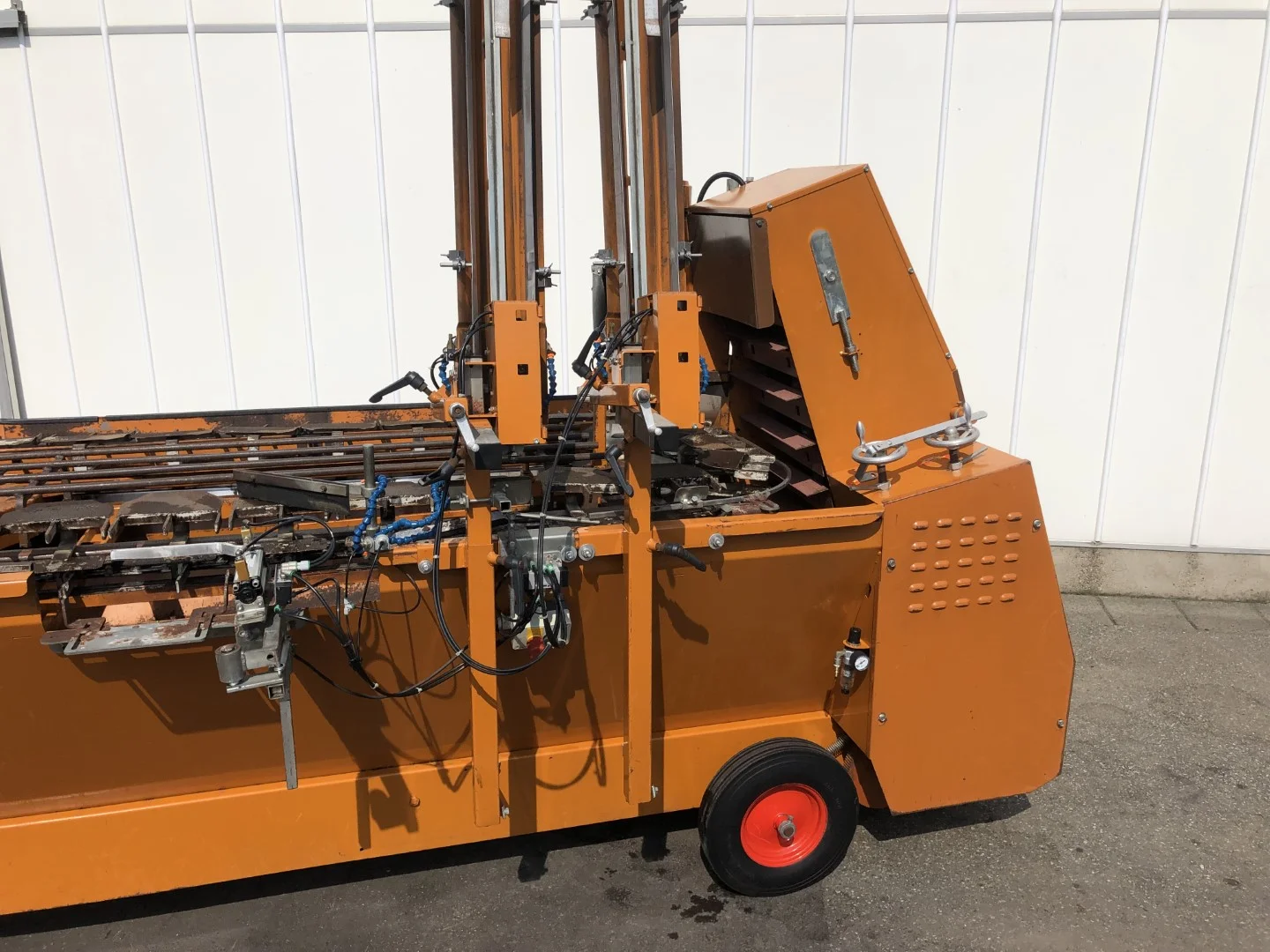 Javo Standaard potting machine with double pneumatic pot dispenser and ...