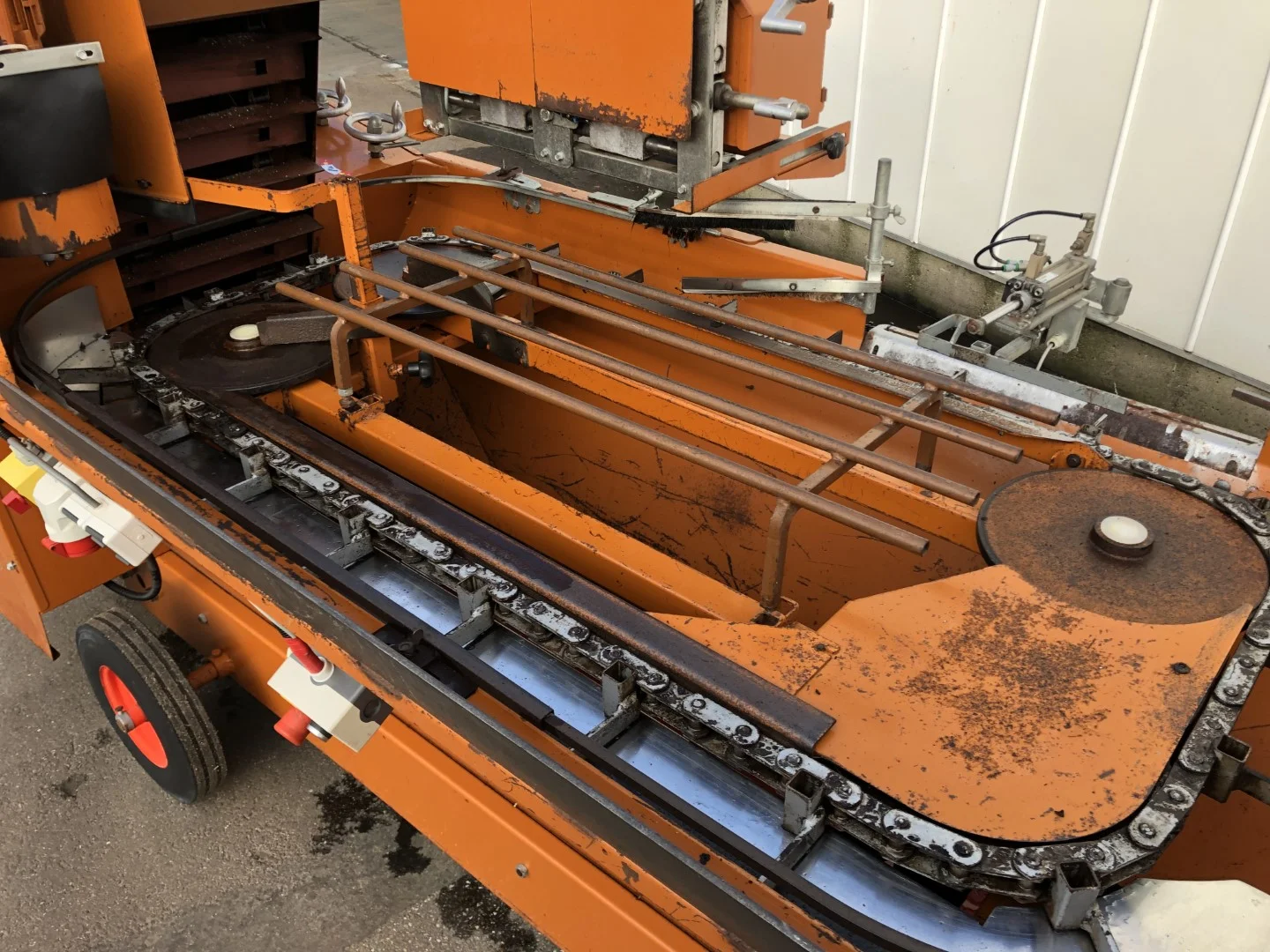 Javo Standaard potting machine with pneumatic pot dispenser and ...