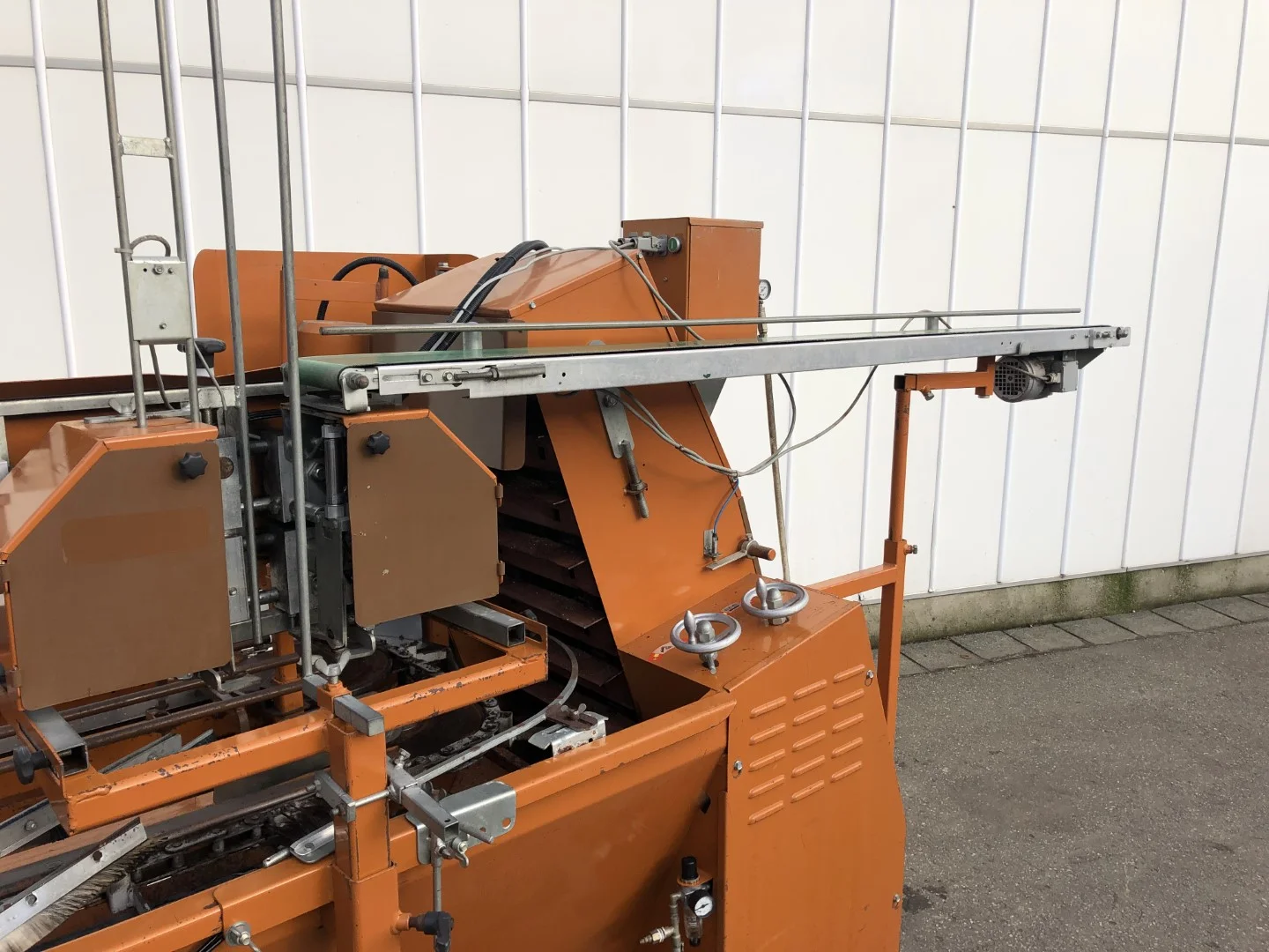 Javo Standaard potting machine with pneumatic pot dispenser and ...