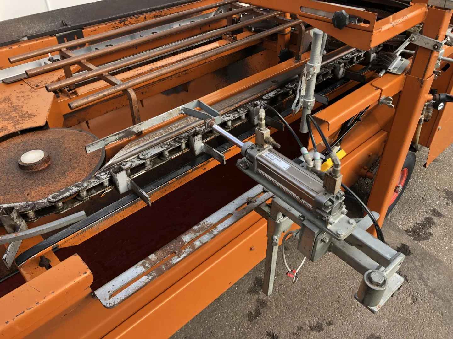 Javo Standaard potting machine with pneumatic pot dispenser and ...