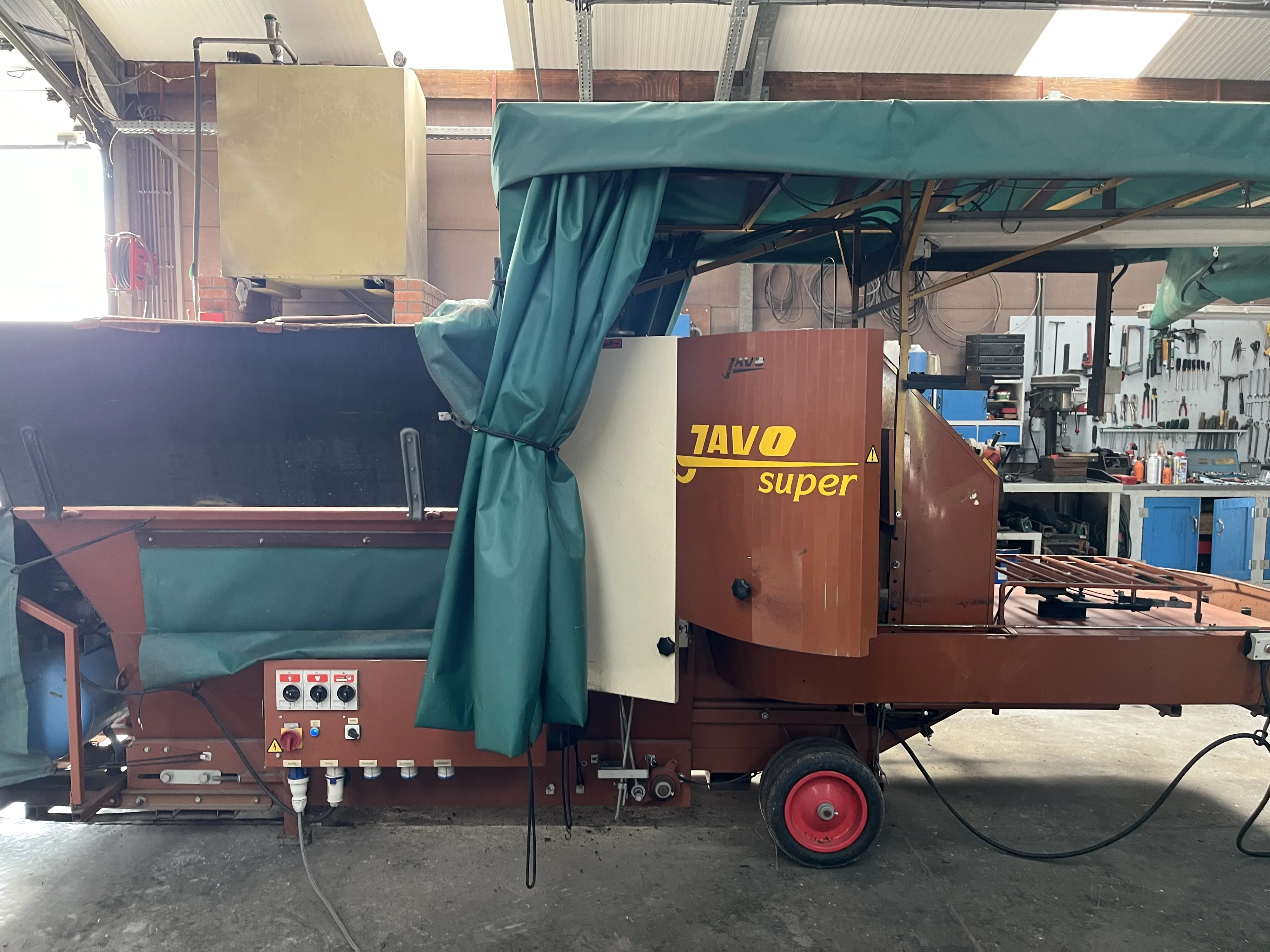 Javo Super potting machine with drill and pneumatic ejection • Duijndam ...