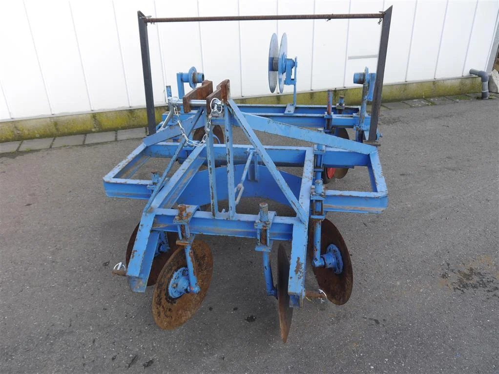 JB plastic layer machine for depositing plastic over seed beds ...