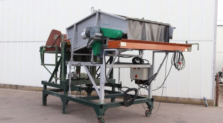 Compas box tipper with hopper • Duijndam Machines