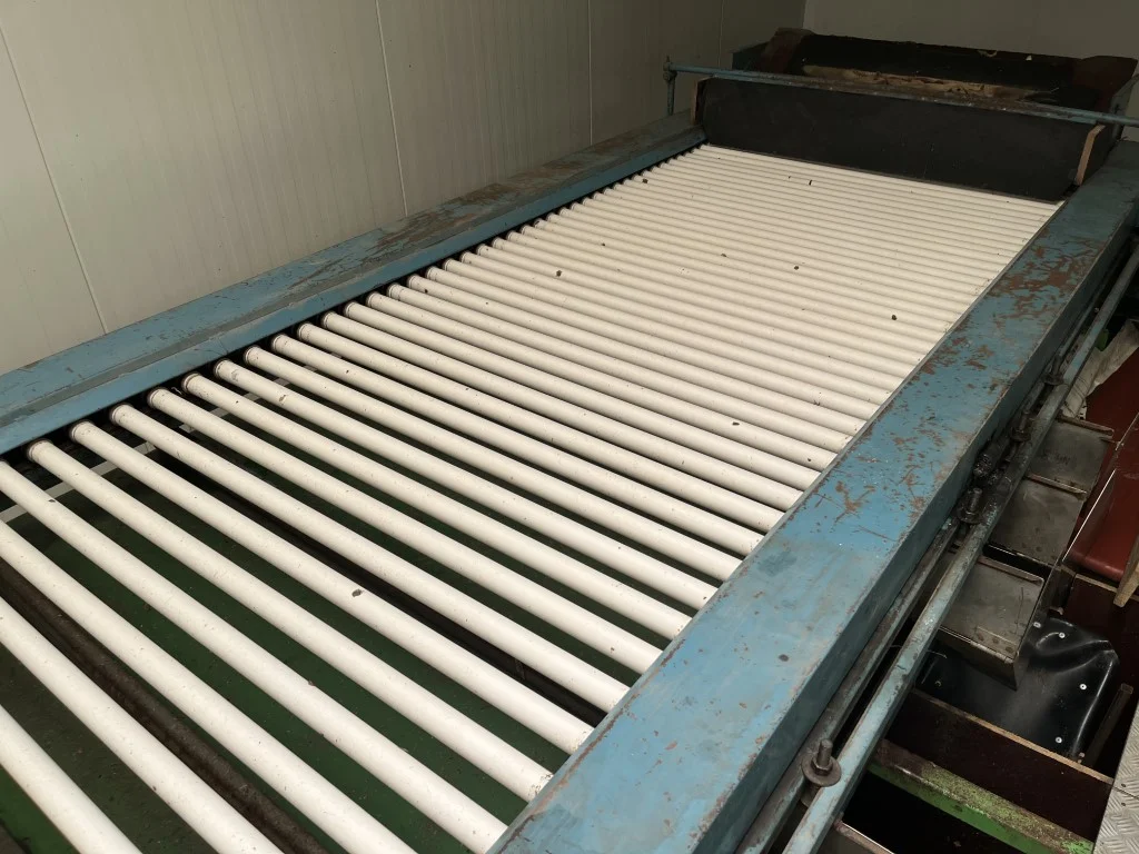 Kerian roller grader with bunker • Duijndam Machines