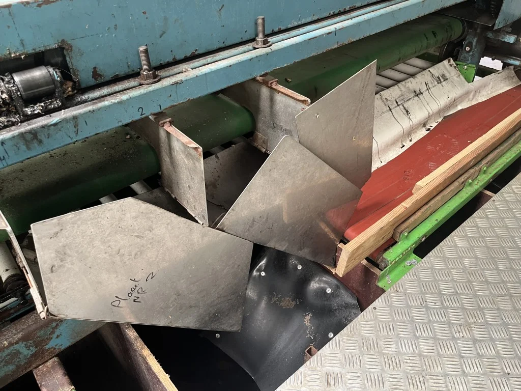 Kerian roller grader with bunker • Duijndam Machines