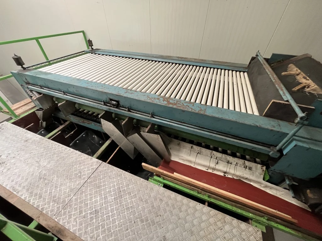 Kerian roller grader with bunker • Duijndam Machines