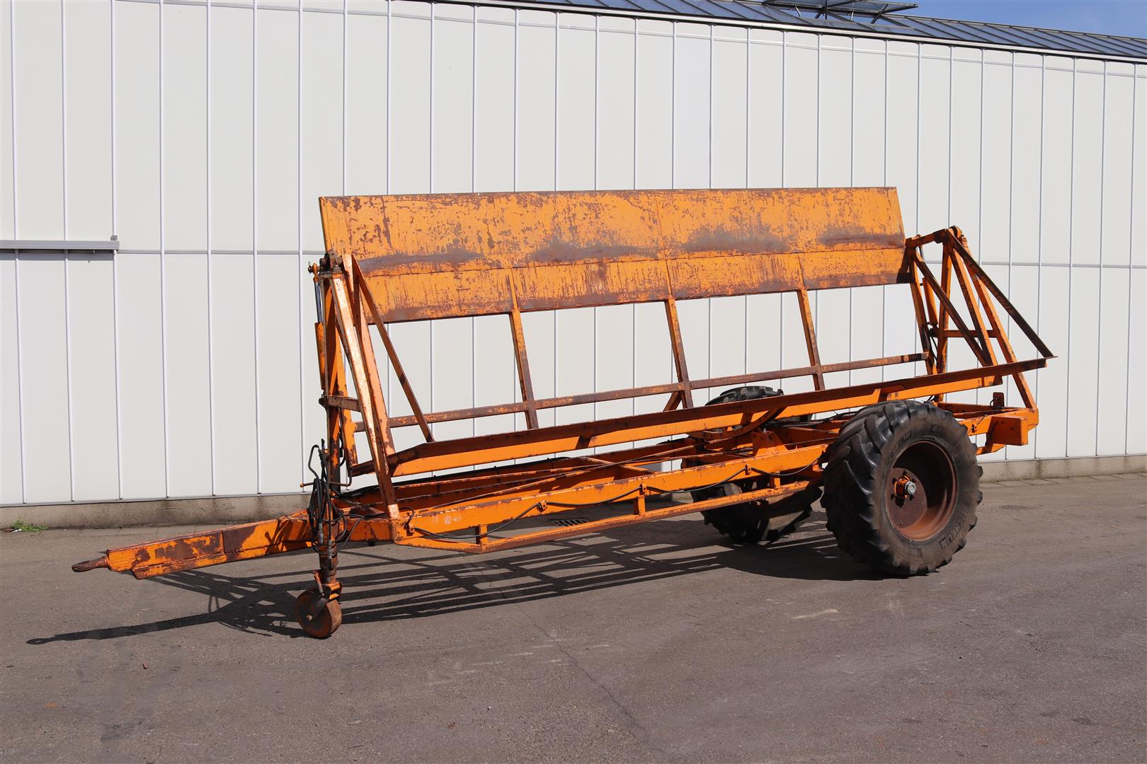 Keulmac tipping wagon trailers for 3 big boxes • Duijndam Machines