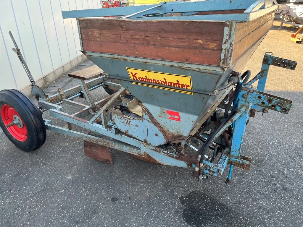 Koningsplanter planting machine 6 rows for onions and bulbs • Duijndam ...
