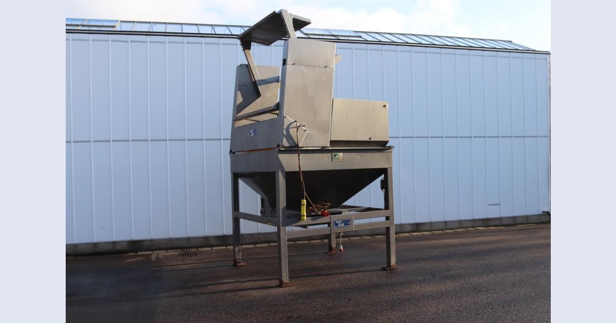Kooiman hopper with box tipper • Duijndam Machines