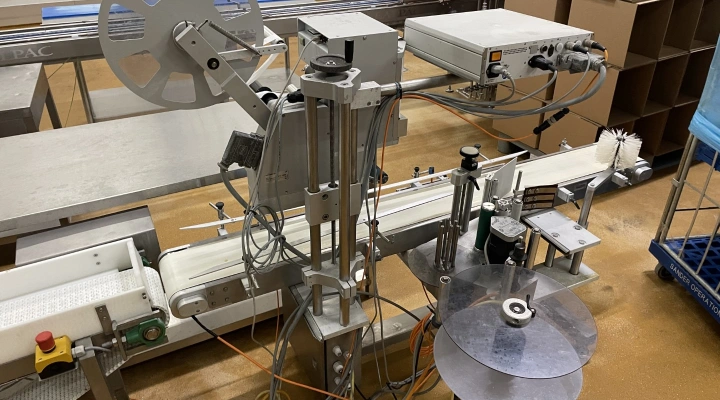 Label printer and sticker for top and side of trays and buckets ...