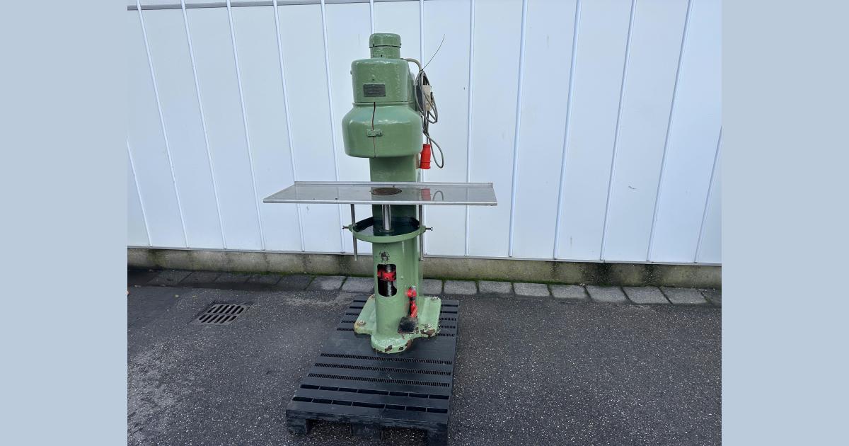 Lanico can closing machine • Duijndam Machines