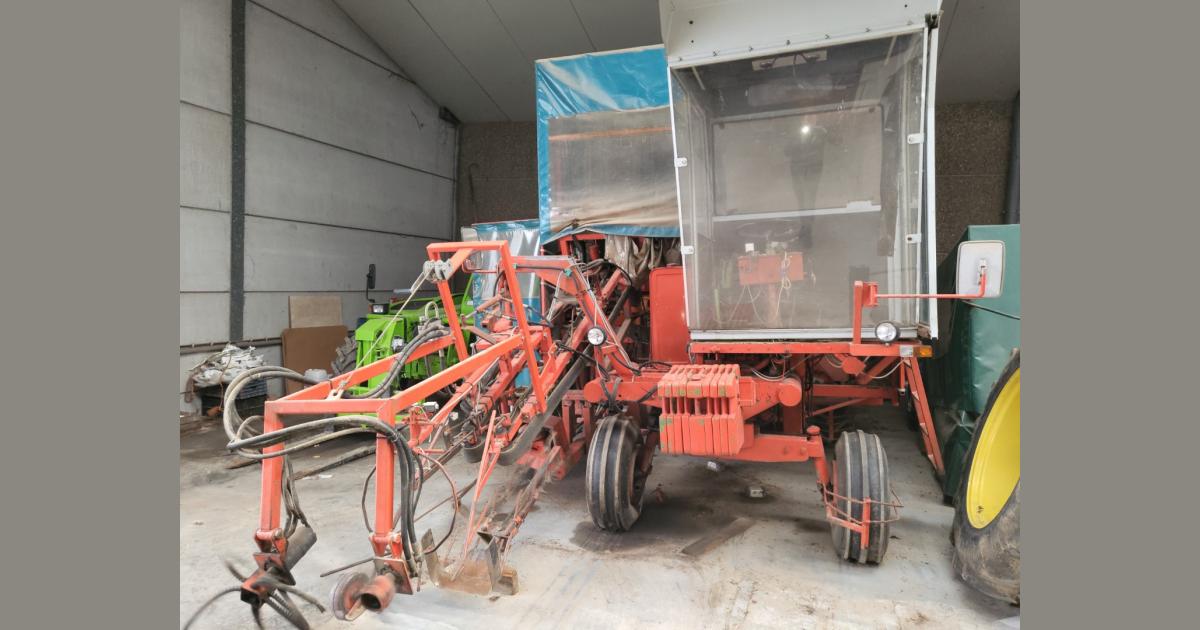 Lauwers selfdriven topbeltlifter for tree nursery • Duijndam Machines