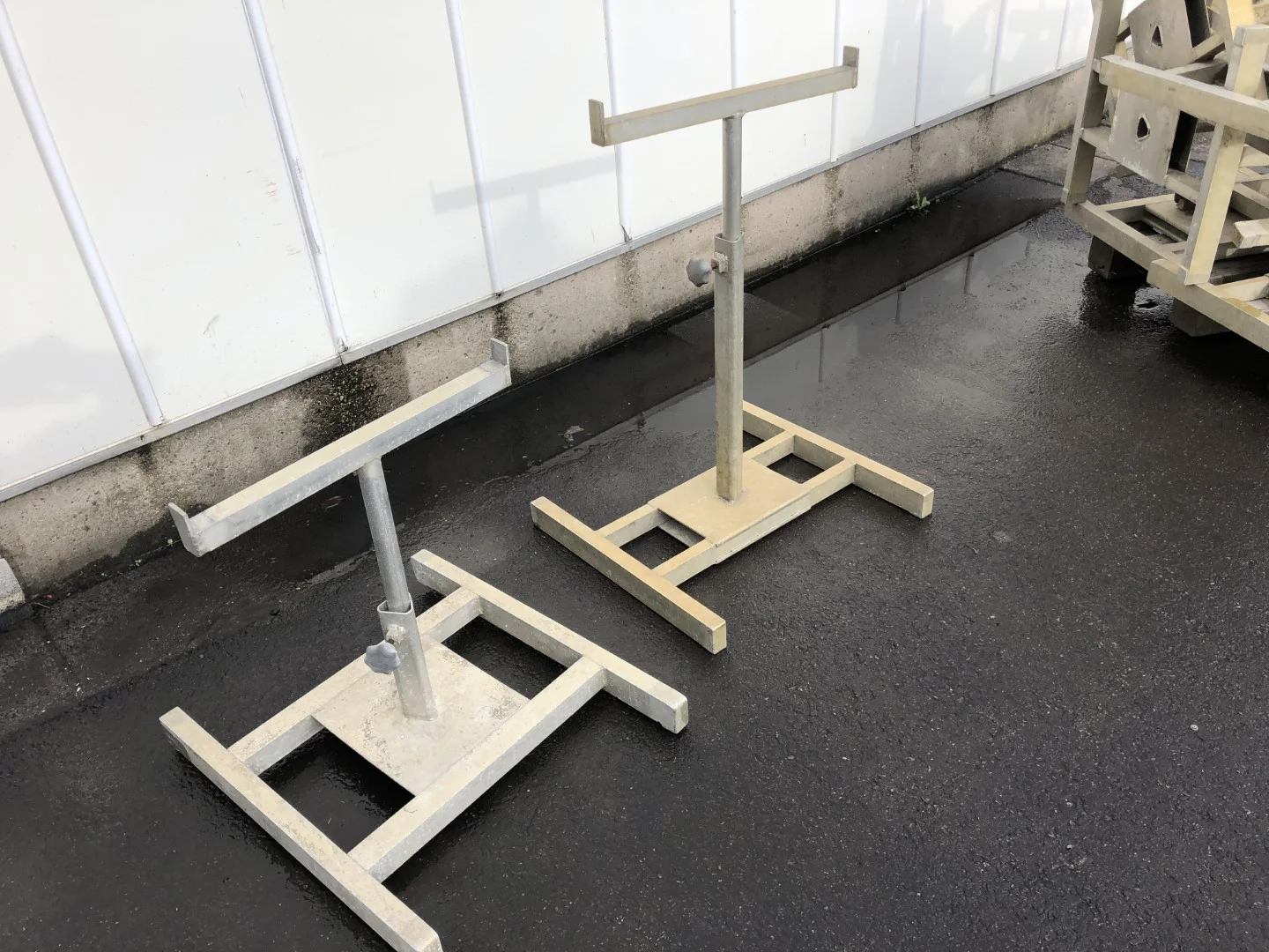 Supports / legs for conveyors • Duijndam Machines