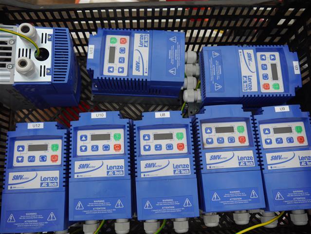 Lenze SMVector inverter Type ESV 2,2 KW • Duijndam Machines