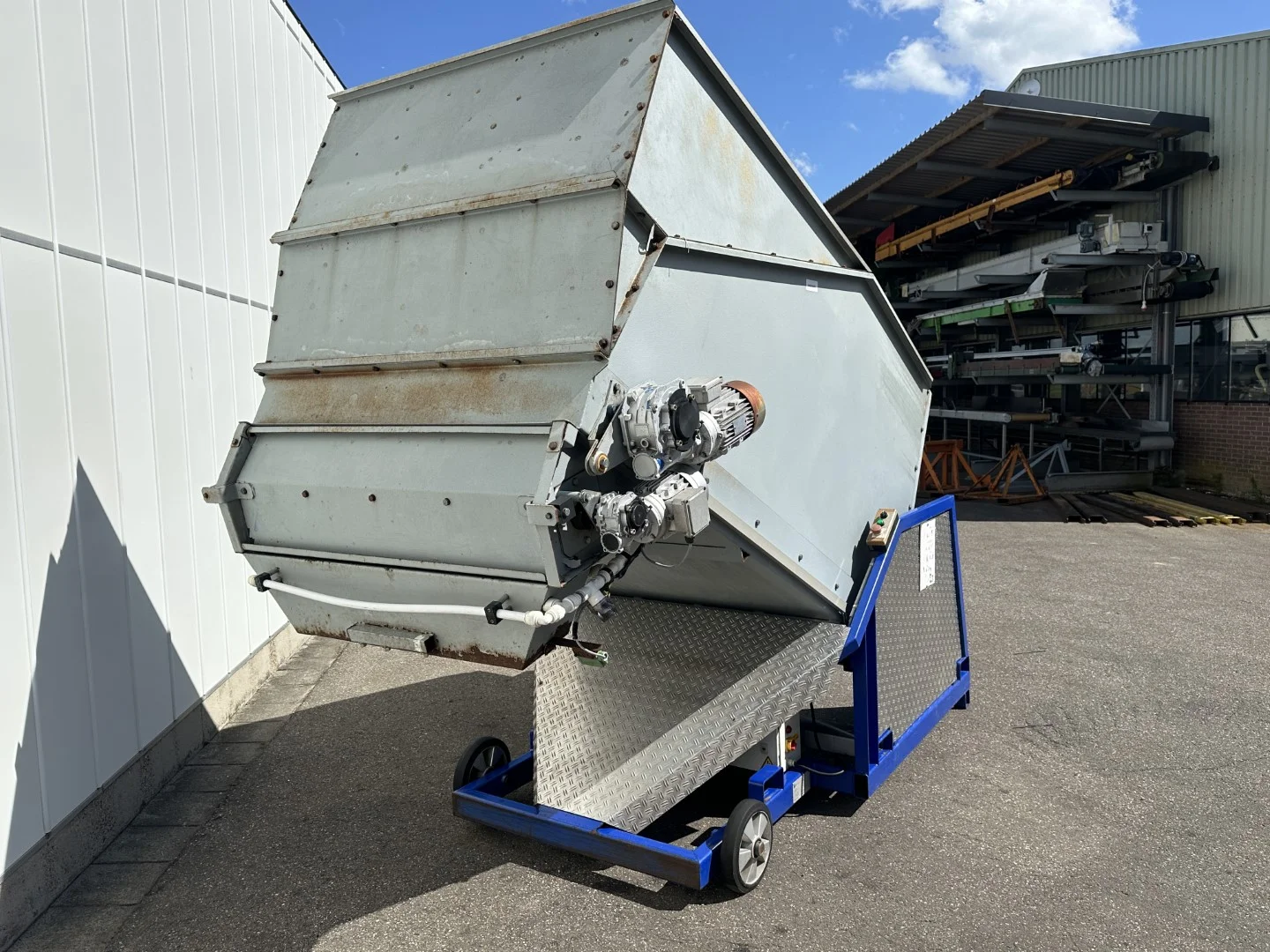 Logitec DB40 Big-Bale dosage bunker • Duijndam Machines