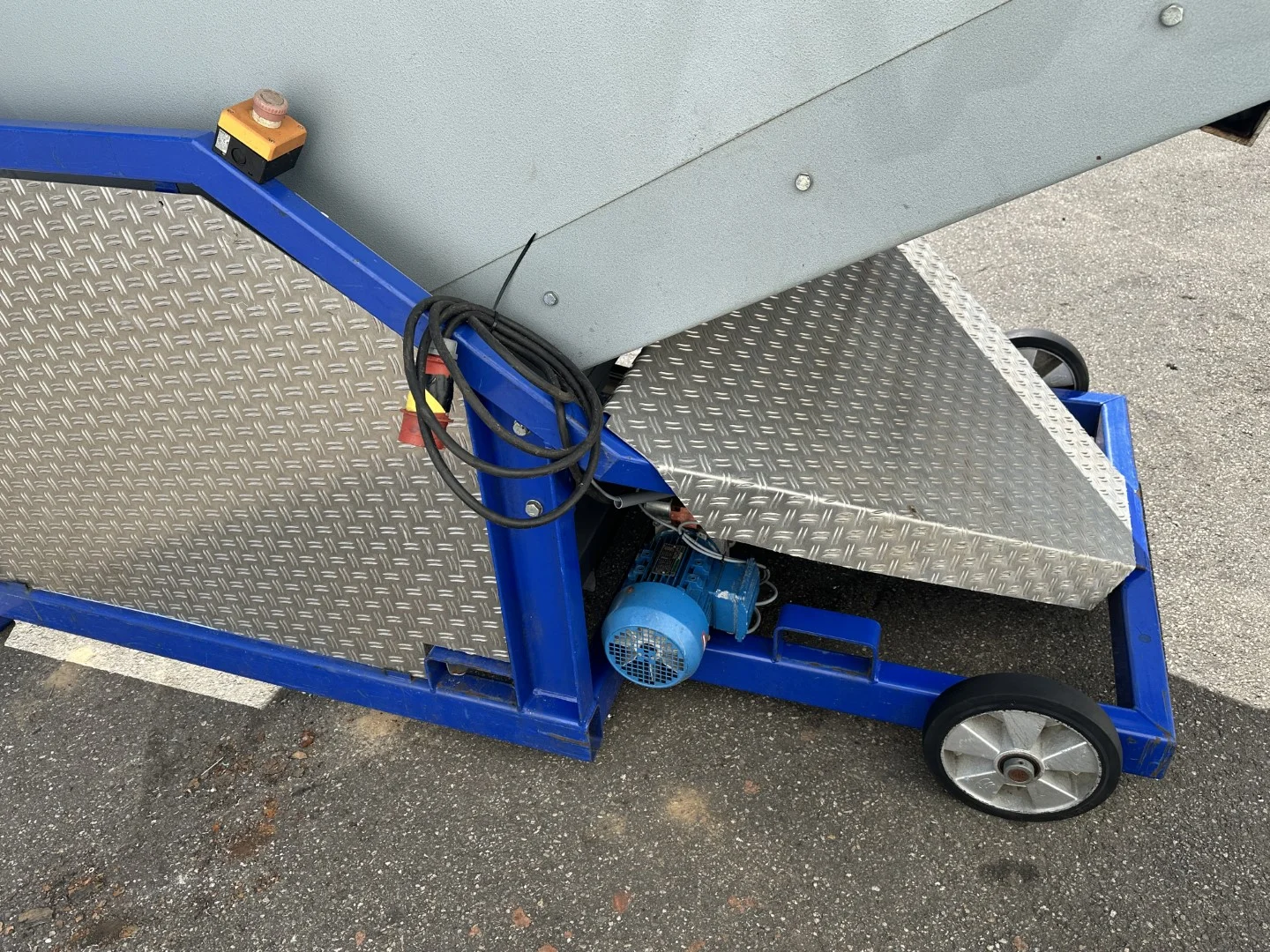 Logitec DB40 Big-Bale dosage bunker • Duijndam Machines