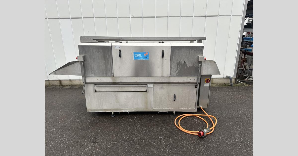 Mafo 230 M crate washer with roller conveyor • Duijndam Machines