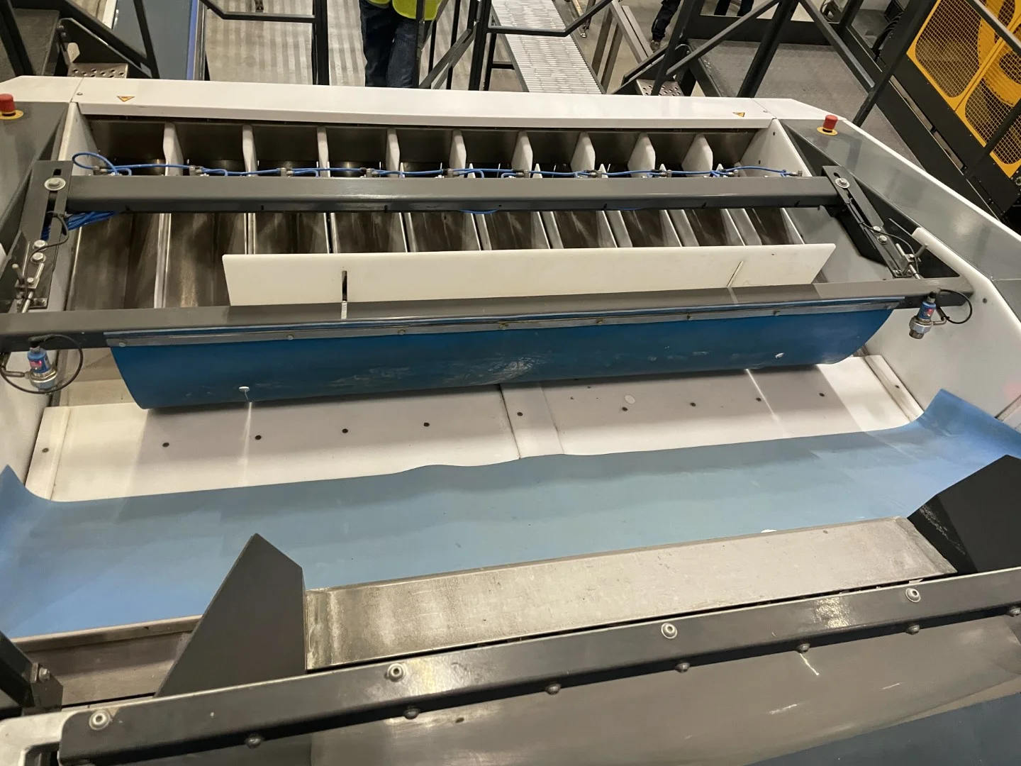 Manter M10 L weighing machine with infeed elevator, buffer box filler ...