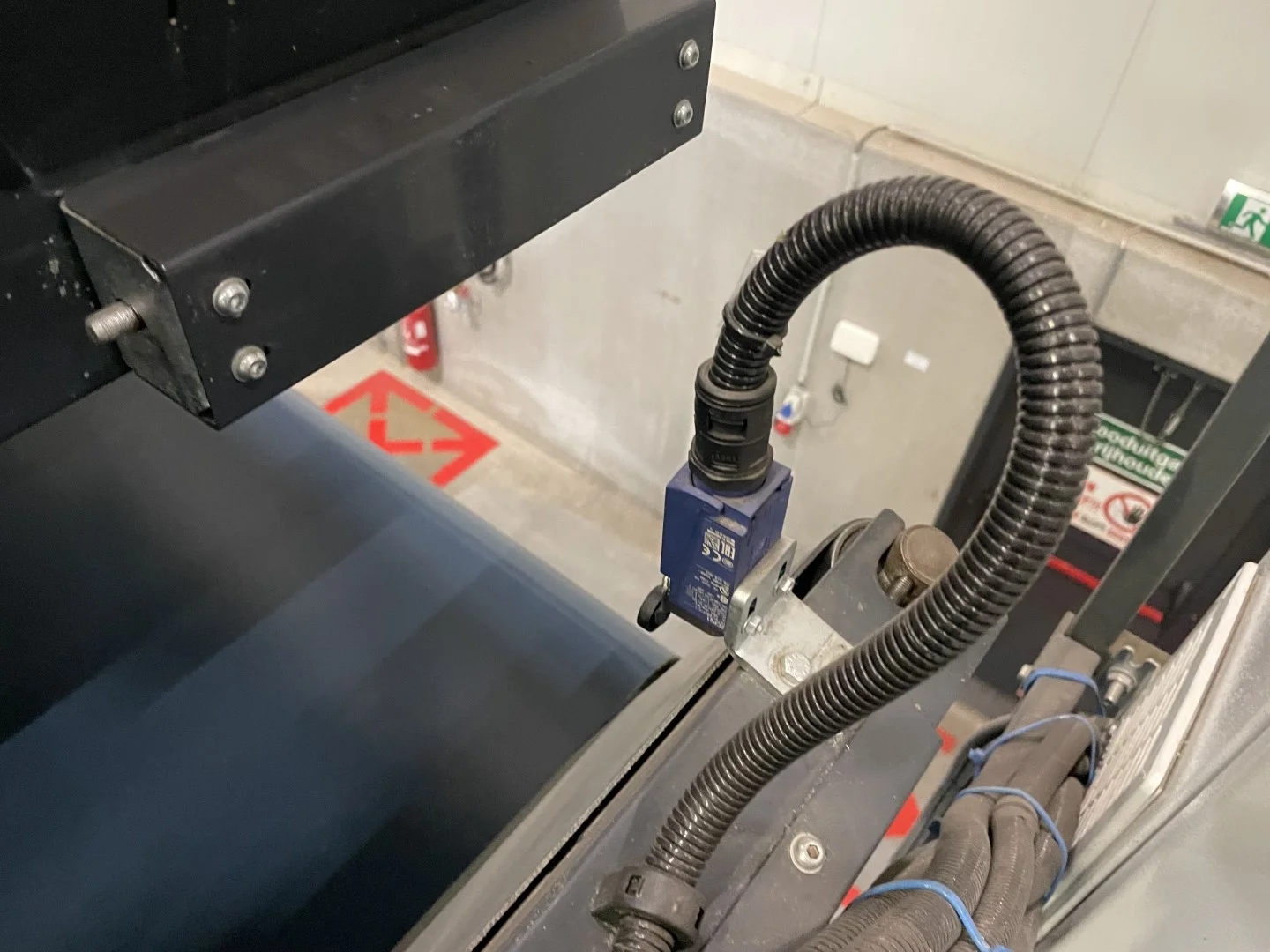 Manter M10 L weighing machine with infeed elevator, buffer box filler ...