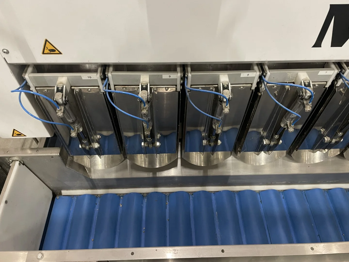 Manter M10 L weighing machine with infeed elevator, buffer box filler ...