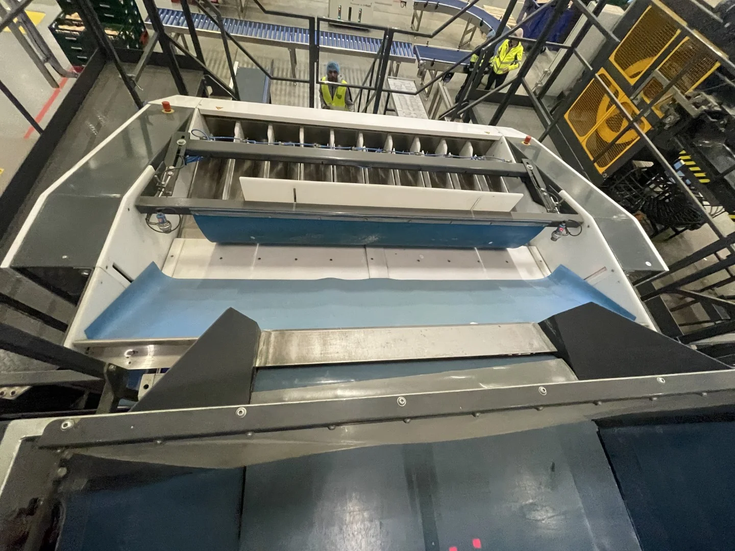 Manter M10 L weighing machine with infeed elevator, buffer box filler ...