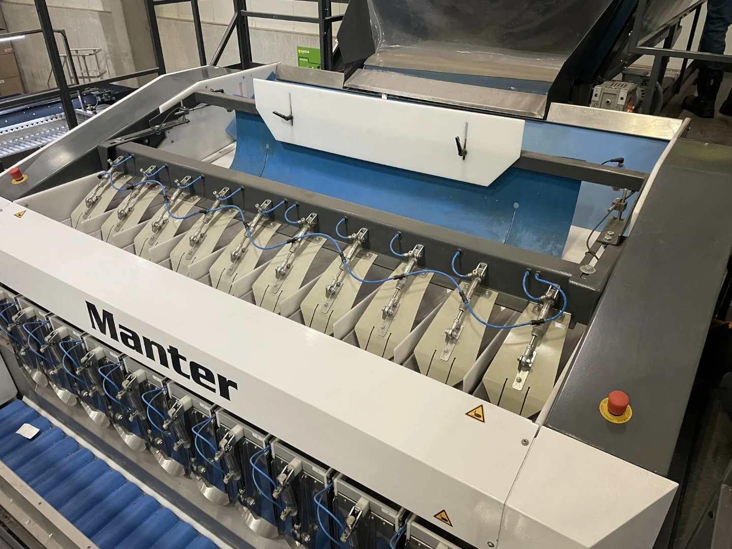 Manter M10 L weighing machine with infeed elevator, buffer box filler ...