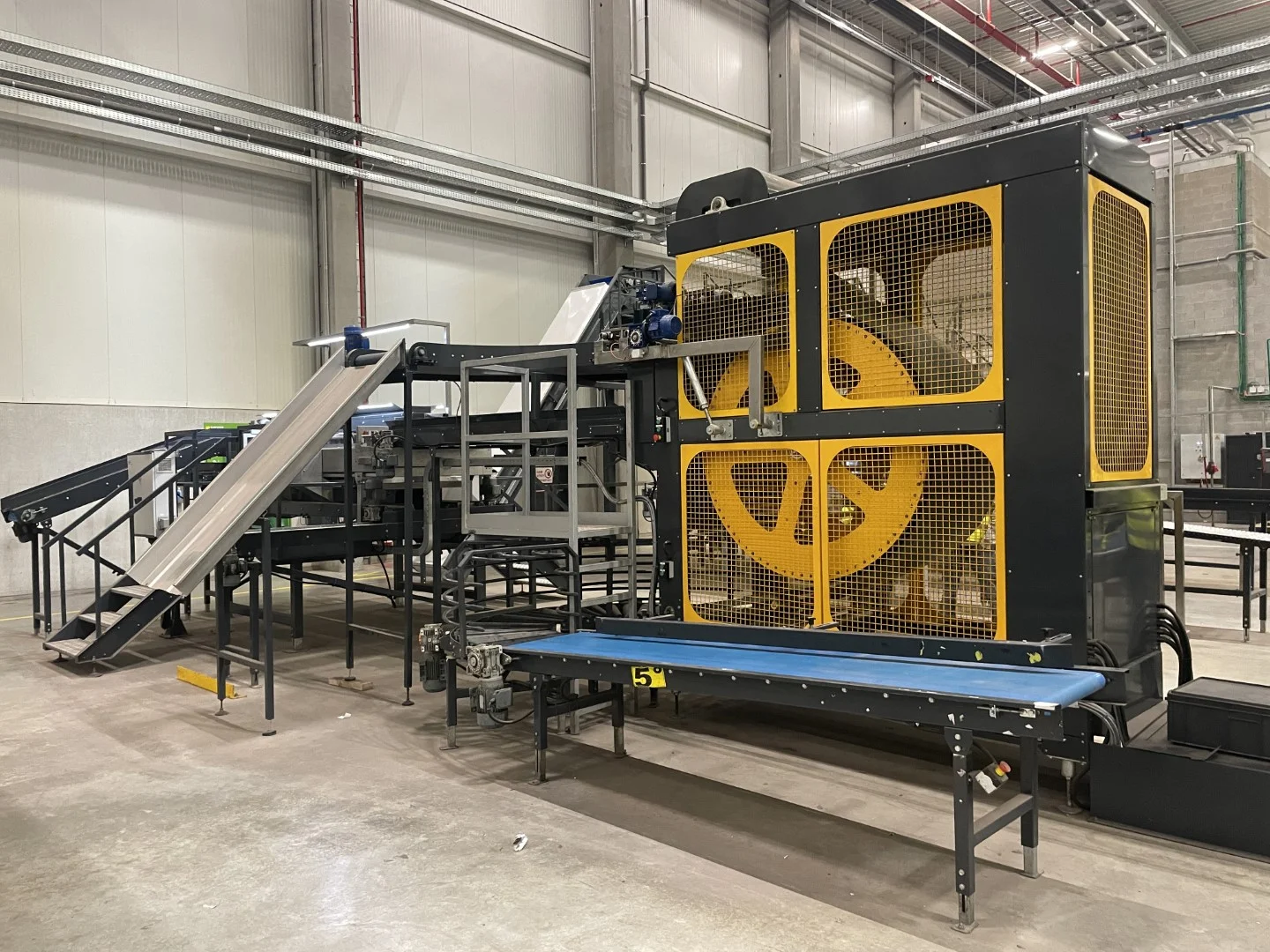 Manter M10 L weighing machine with infeed conveyor, buffer conveyor and ...