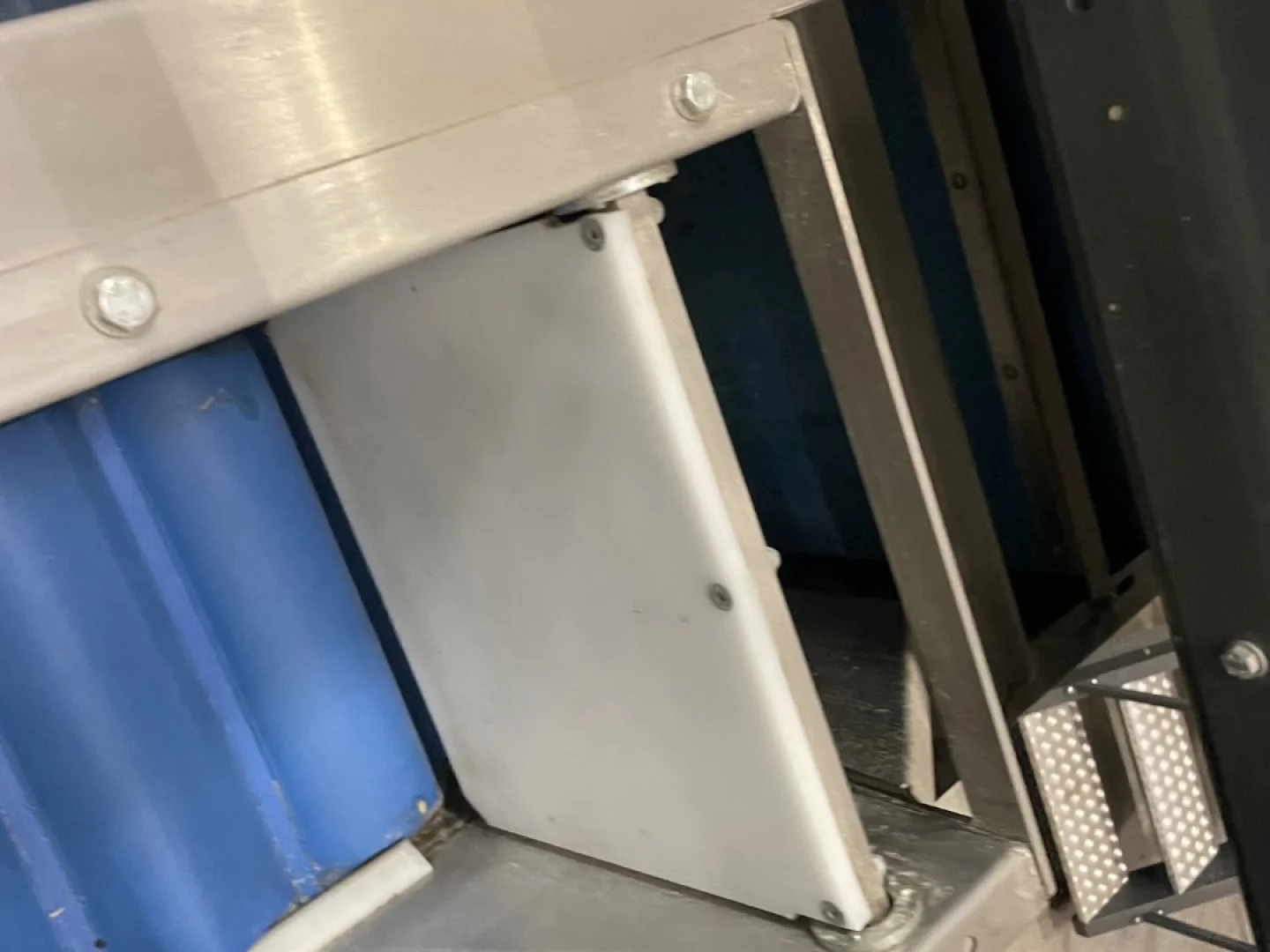 Manter M10 L weighing machine with infeed elevator, buffer box filler ...