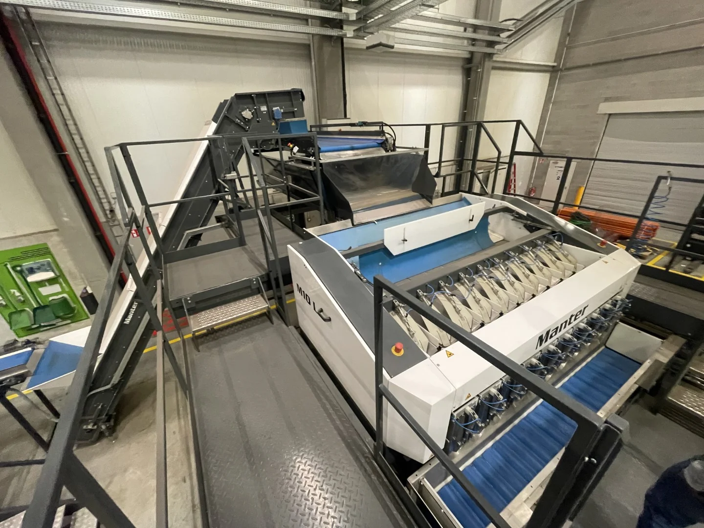 Manter M10 L weighing machine with infeed elevator, buffer box filler ...